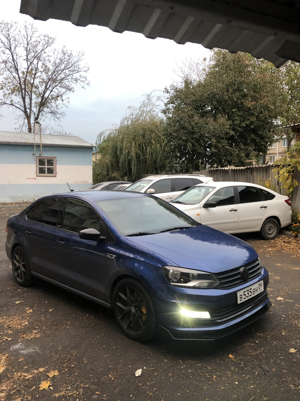 Сплиттер на поло — Volkswagen Polo Sedan, 1,6 л, 2017 года | аксессуары ...