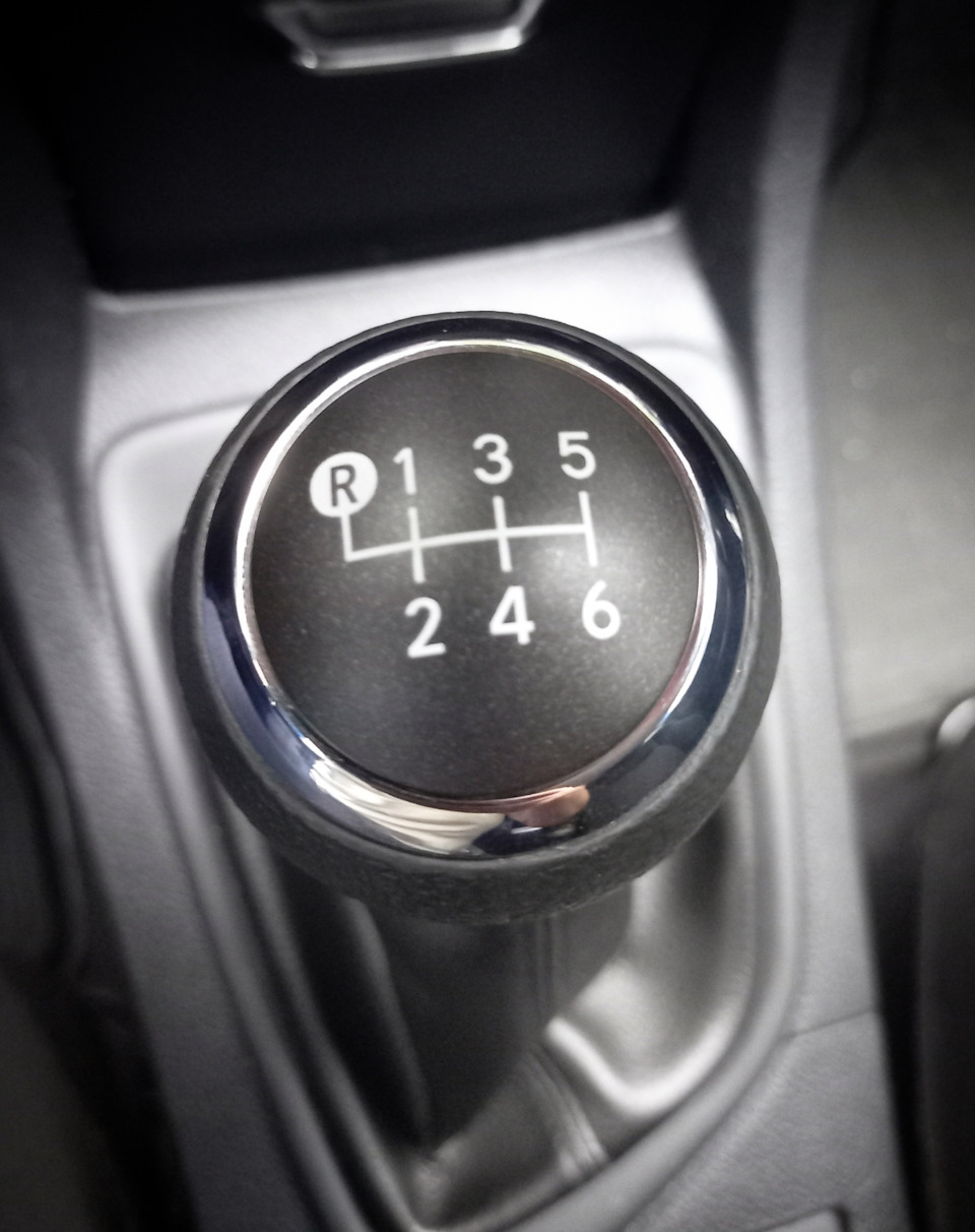 Замена крышки на ручке МКПП — Toyota Corolla (160), 1,6 л, 2013 года ...