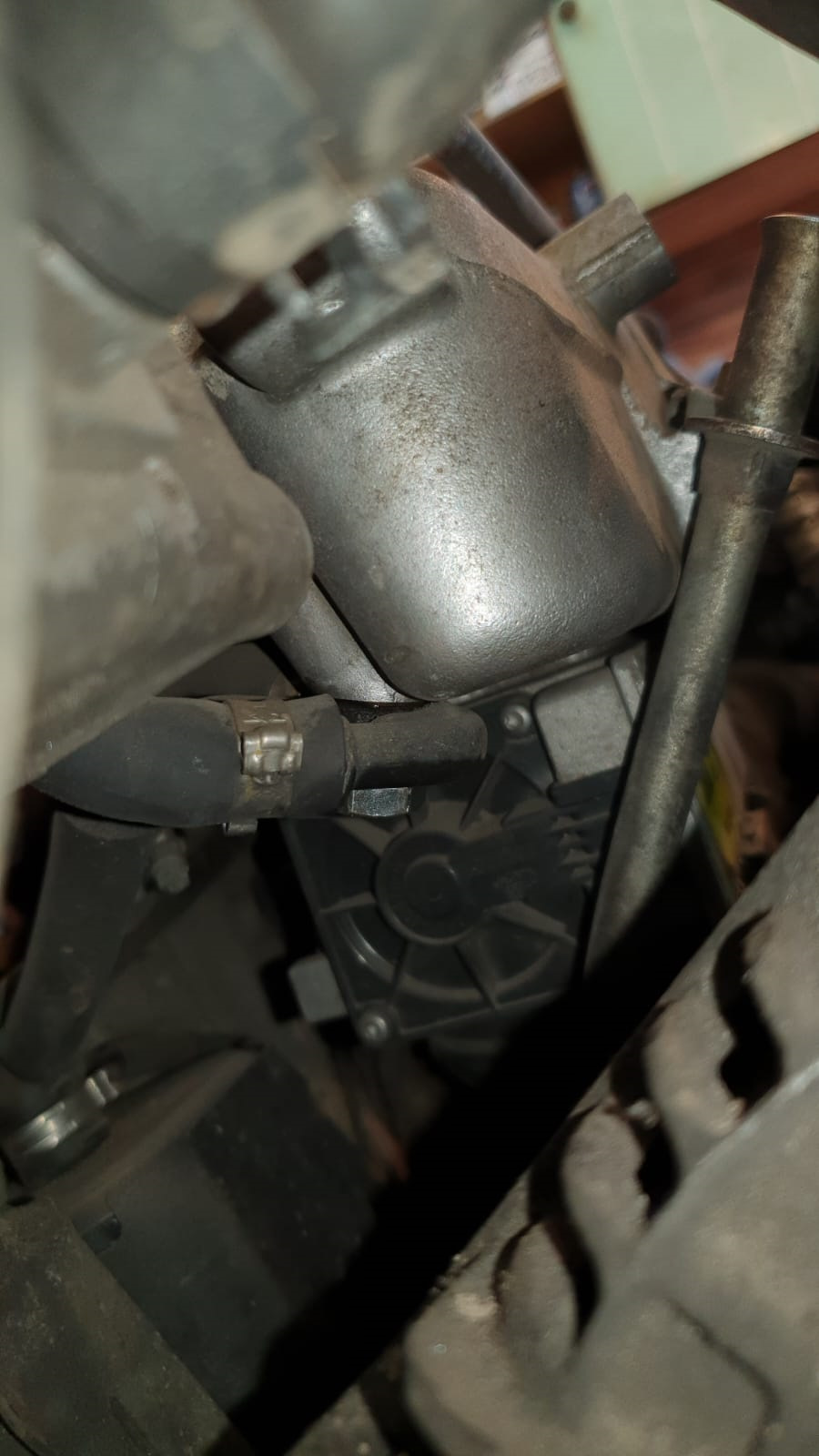 Замена полого винта ВКГ Volvo 8653884 на винт с клапаном Volvo 31325709 ...