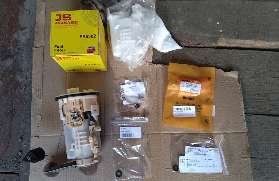 43. Замена топливного фильтра — Toyota Voxy (2G), 2 л, 2008 года ...