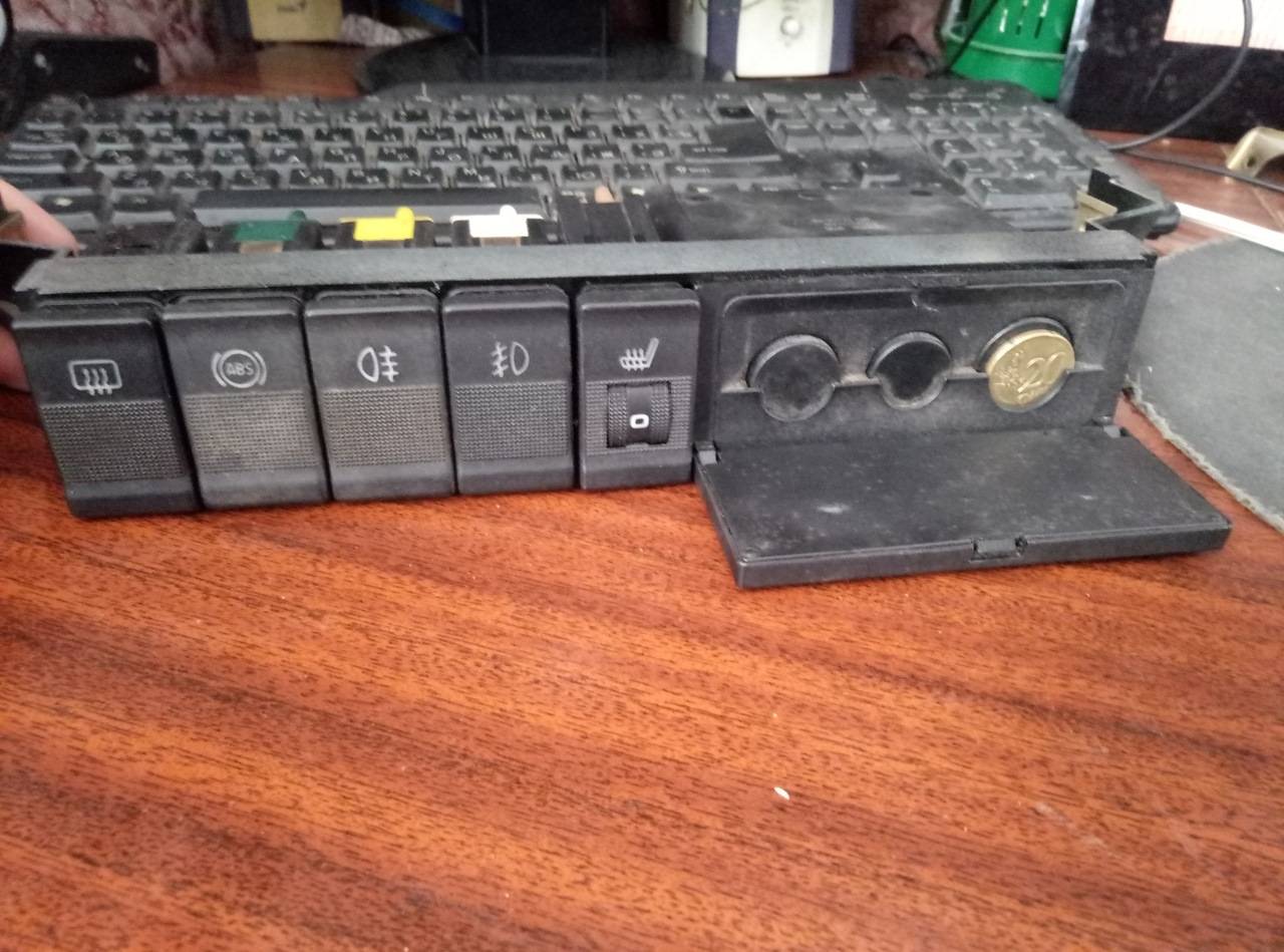 Рамка под 5 кнопок и монетница — Audi 100 (C3), 1,8 л, 1989 года ...