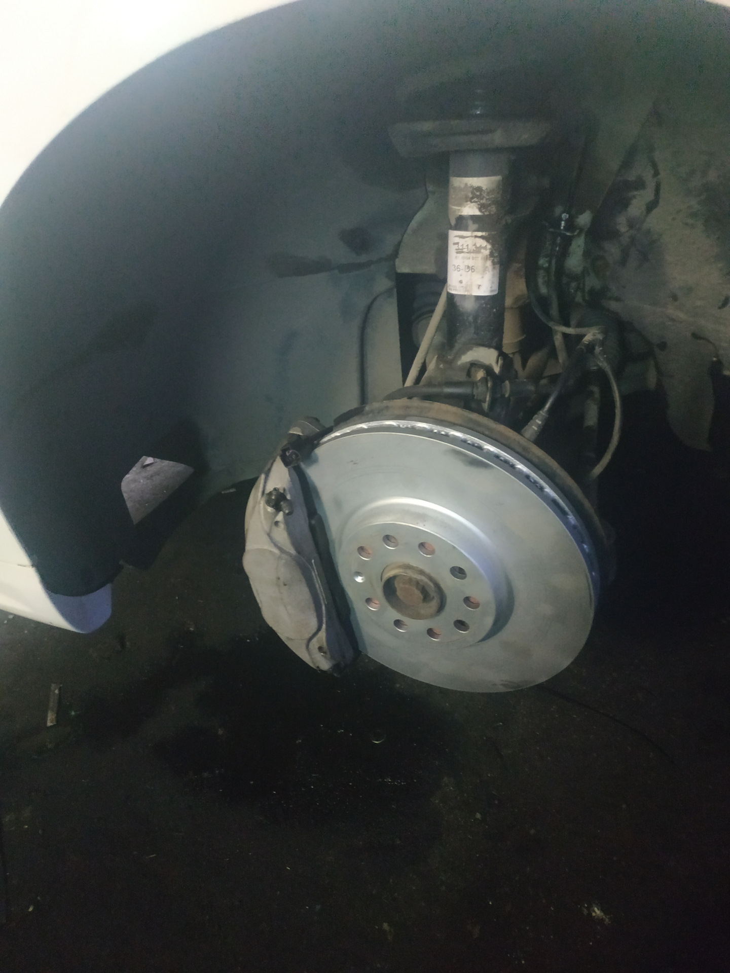 Brembo 4-х поршневые на перед. — Volkswagen Passat Variant (B6), 2 л ...