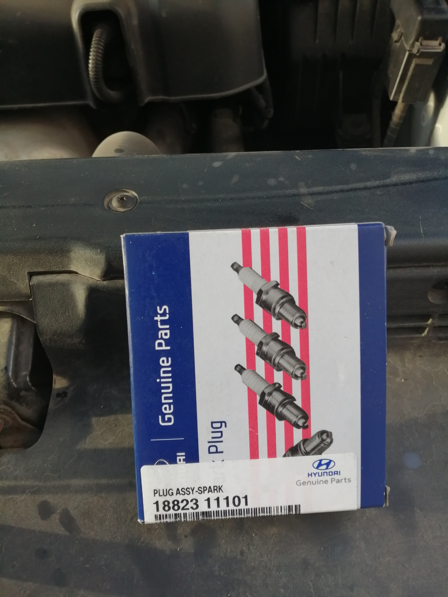 Замена свечей. Оригинал — Hyundai Trajet, 2 л, 2006 года | плановое ТО ...