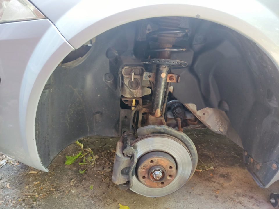 Замена лампы ближнего света — Renault Megane II, 1,4 л, 2004 года ...