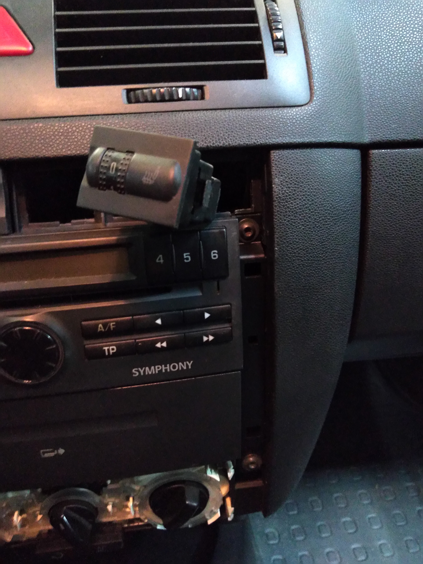 Подстаканник в торпедо — Skoda Fabia Mk1, 1,4 л., 2005 года ...