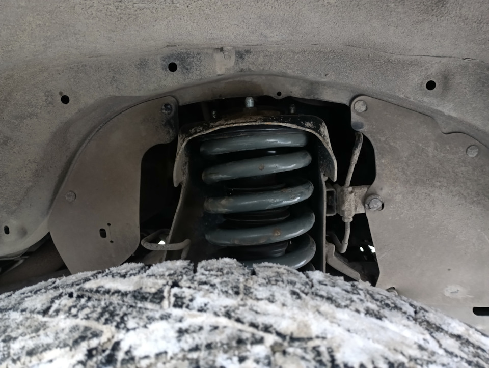 Замена передних стоек и пружин. — Mitsubishi L200 (4G), 2,5 л, 2013 ...