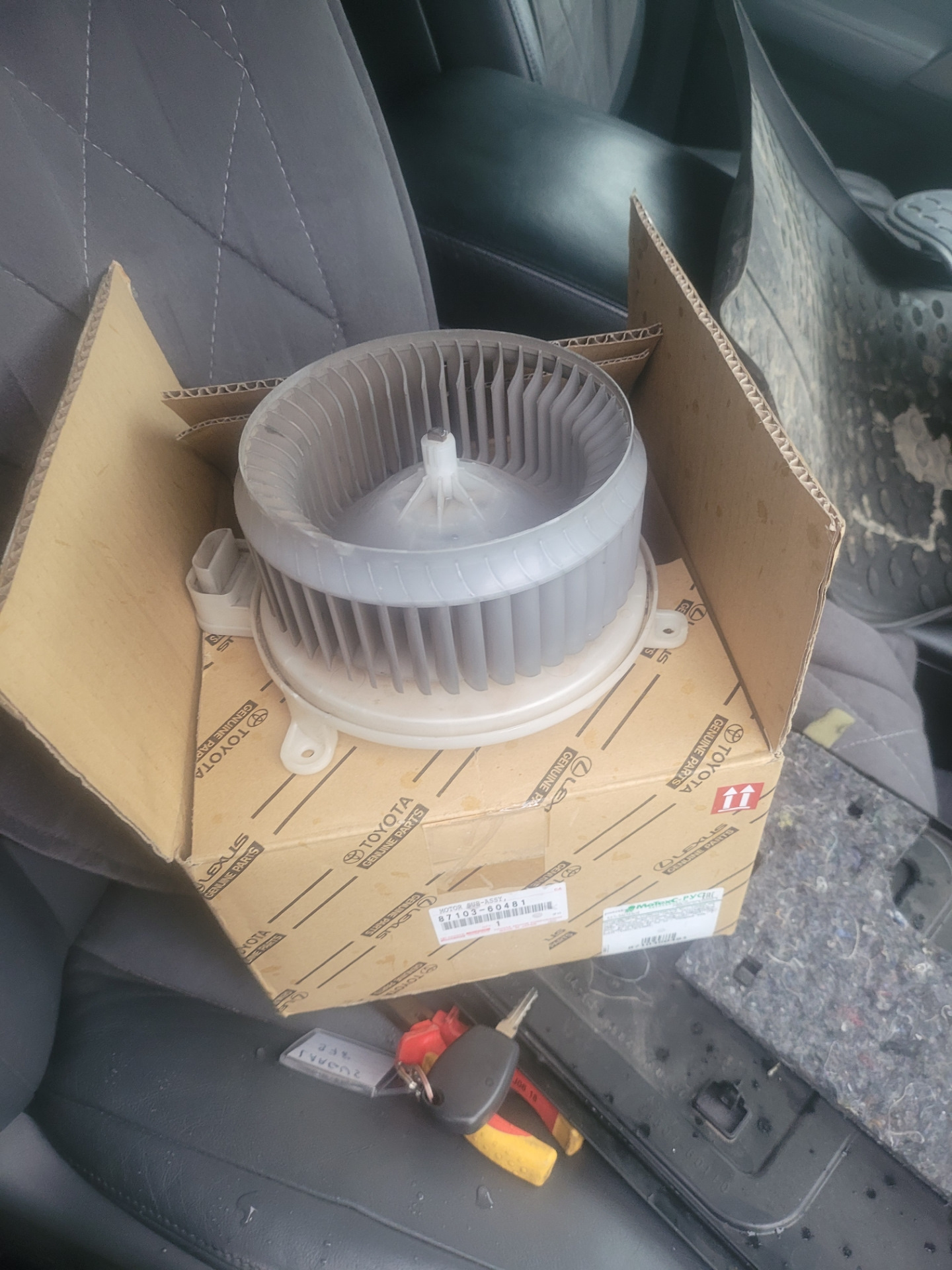 Сломался моторчик печки. — Toyota Land Cruiser 200, 4,5 л, 2009 года ...