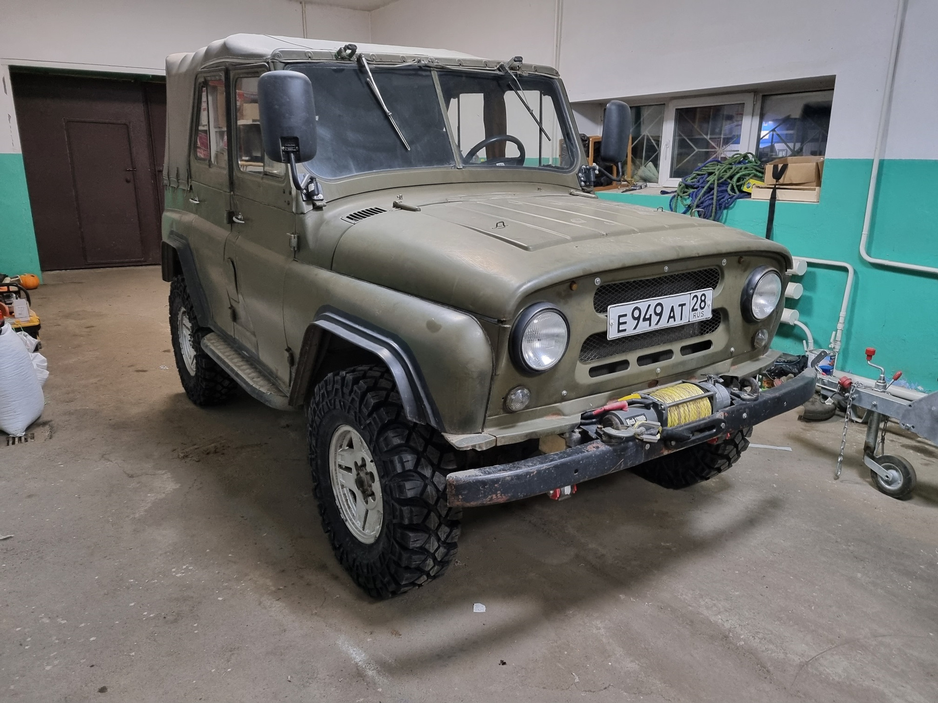 Maxxis M-8090 Creepy Crawler 255/85-16 — УАЗ 469, 2,5 л, 1974 года ...