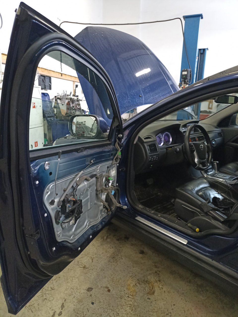 Подсветка ручек) — Volvo XC70 III, 3 л, 2011 года | своими руками | DRIVE2