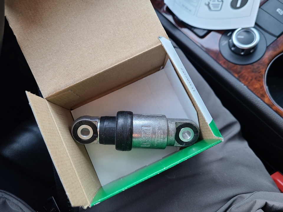 Замена ролика и амортизатора (потек) натяжителя ремня. — Mazda 3 (3G ...