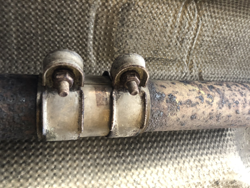 Замена термозащитного экрана глушителя — Volkswagen Passat B6, 1,8 л ...