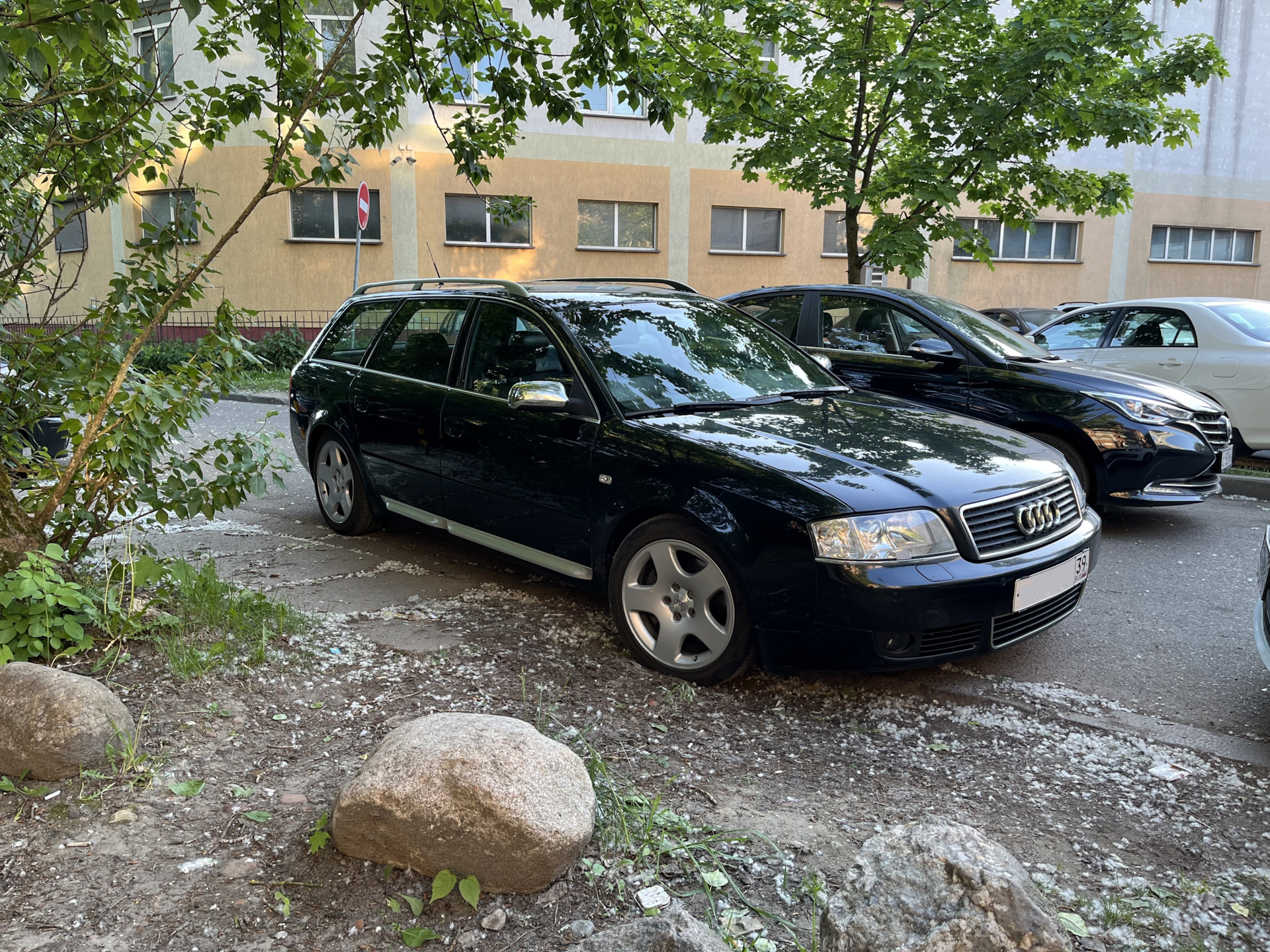 Немного стиля. Молдинги от "вседороги" — Audi A6 Avant (C5), 2,5 л, 2003 года | своими руками ...