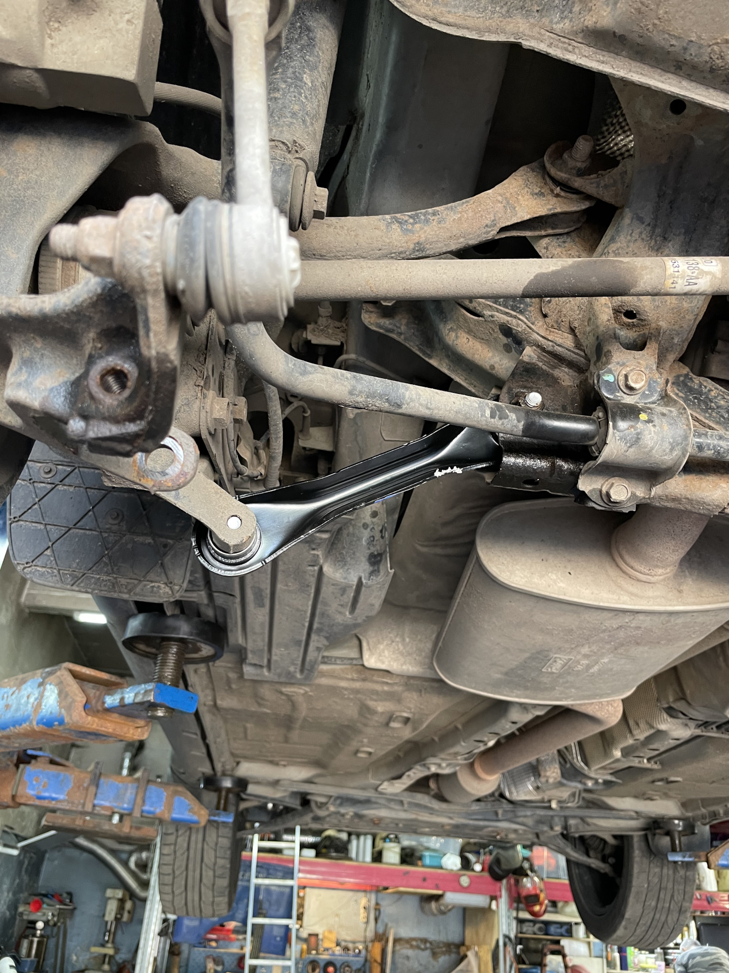 Замена задних рычагов и жидкостей — Ford Kuga (2G), 1,6 л, 2014 года ...