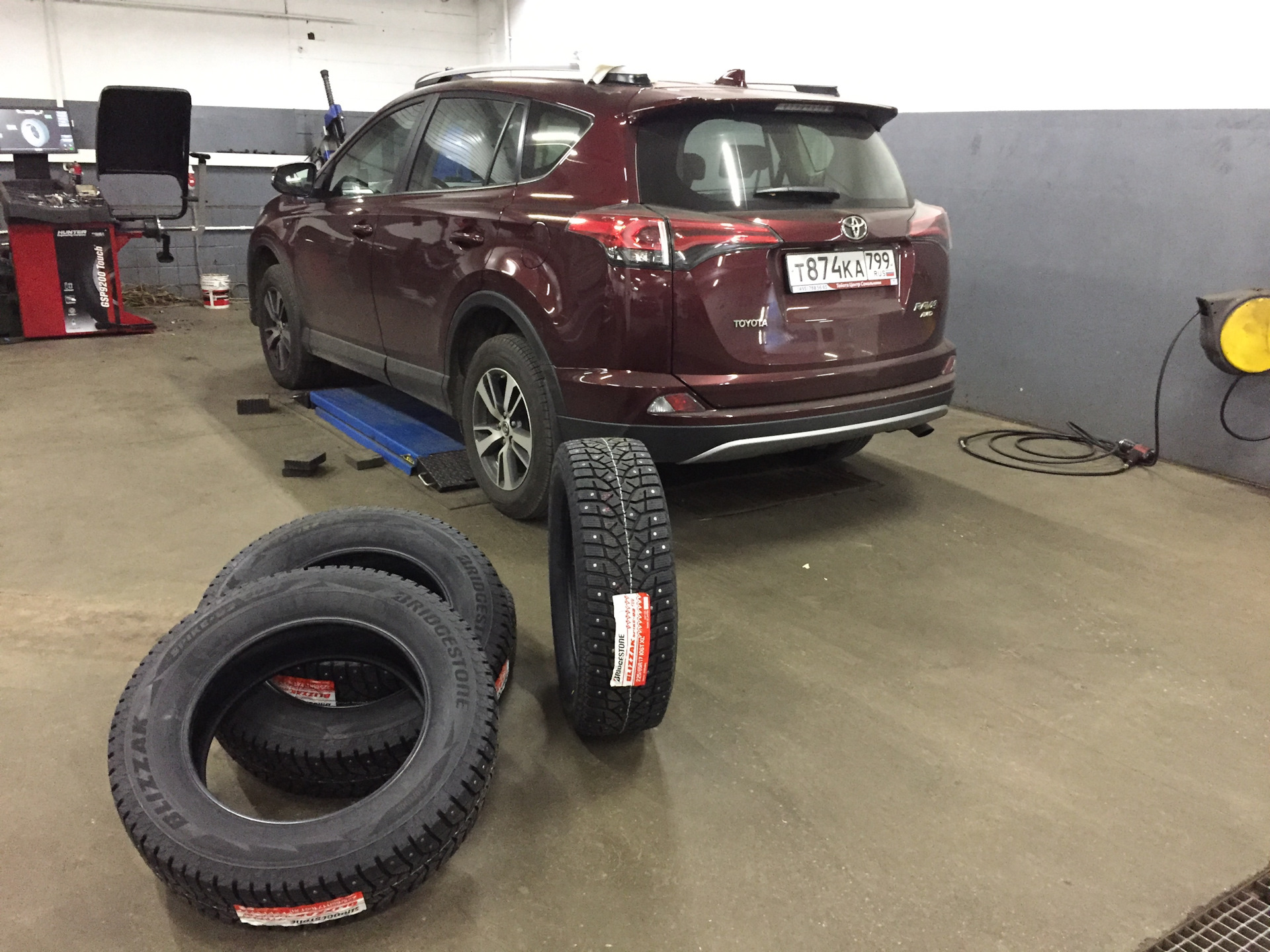 Зимняя резина Bridgestone Blizzak Spike-02 — Toyota RAV4 (IV), 2,2 л, 2018 года | шины | DRIVE2