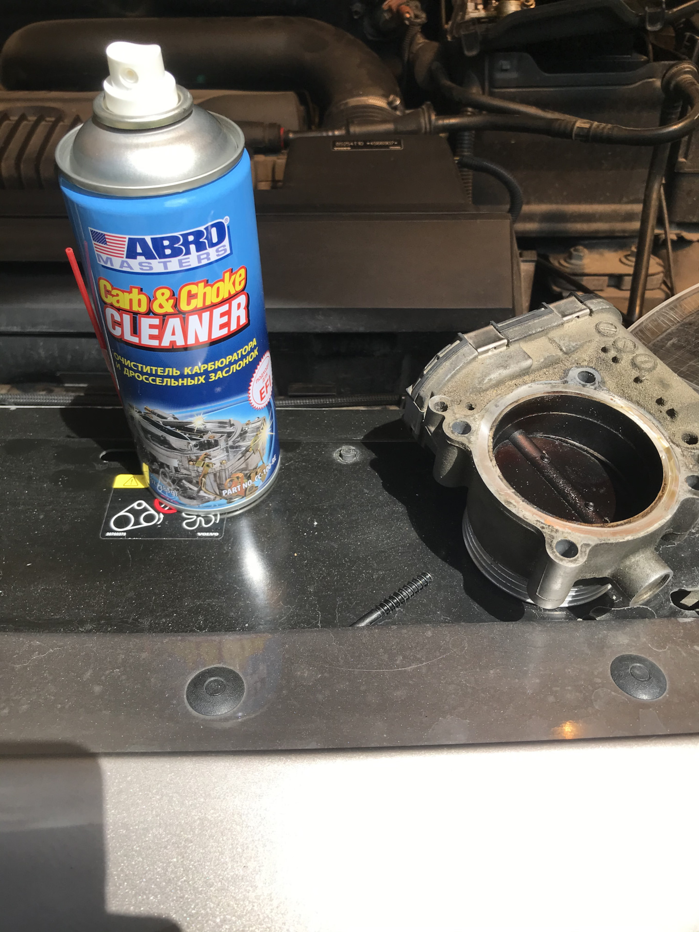 Чистка дроссельной заслонки и замена ступицы . — Volvo S80 (2G), 2,5 л ...