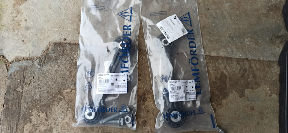 Замена стоек стабилизатора (перед) — Audi A4 (B8), 1,8 л, 2008 года ...