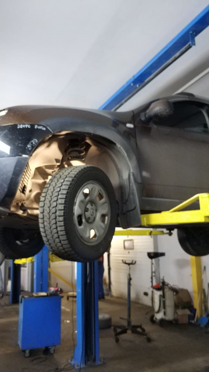 Замена стойки стабилизатора — Renault Duster (1G), 2 л, 2014 года ...