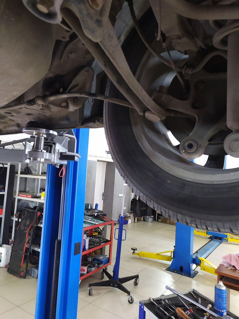 Замена задних продольных сайлентблоков — Mitsubishi Galant (9G), 2,4 л ...