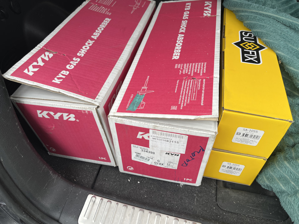 Стойки амортизаторов — Mitsubishi Outlander (1G), 2,4 л, 2008 года ...