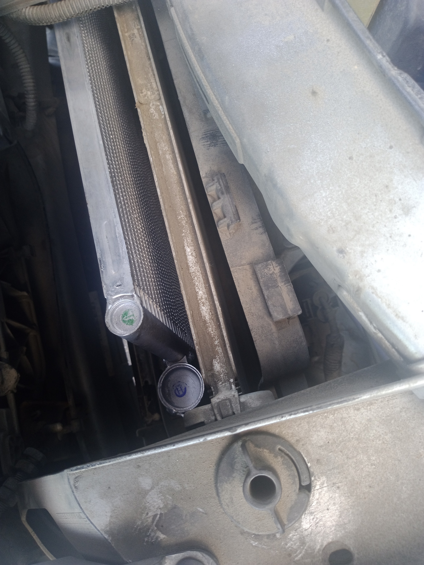 Стандартный радиатор охлаждения — Ford S-Max (1G), 2,5 л, 2006 года ...