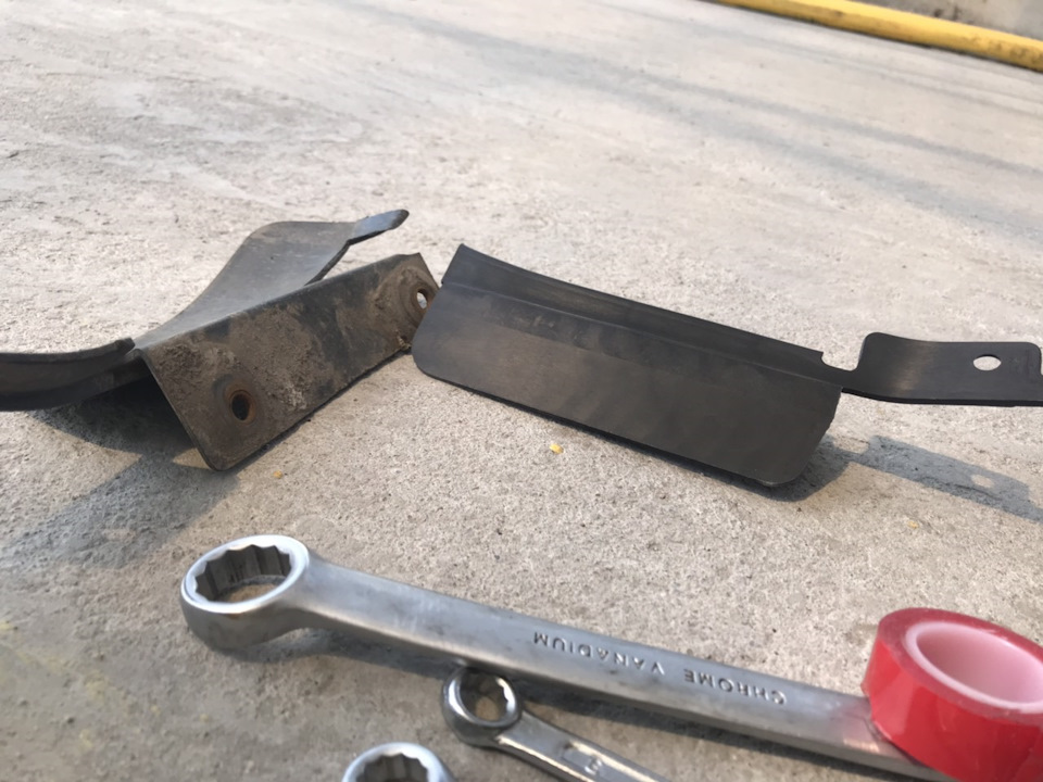 Заменил брызговик — BMW X5 (E70), 3 л, 2010 года | своими руками | DRIVE2