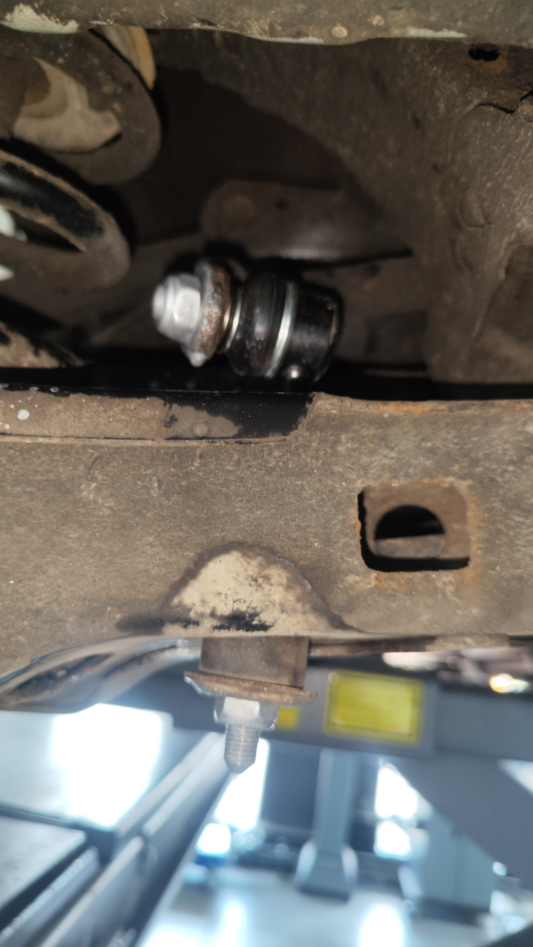 Стойки стабилизатор задние. — Toyota RAV4 (III), 2 л, 2010 года ...