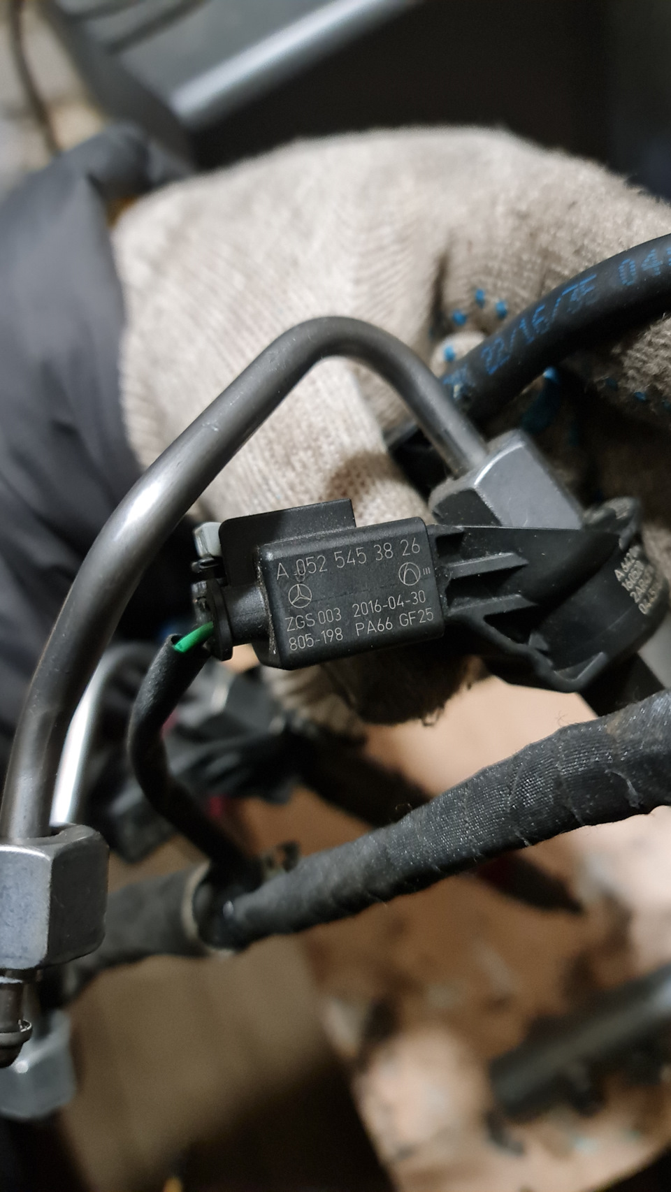 A0525453826 Корпус контакта электрического Mercedes | Запчасти на DRIVE2