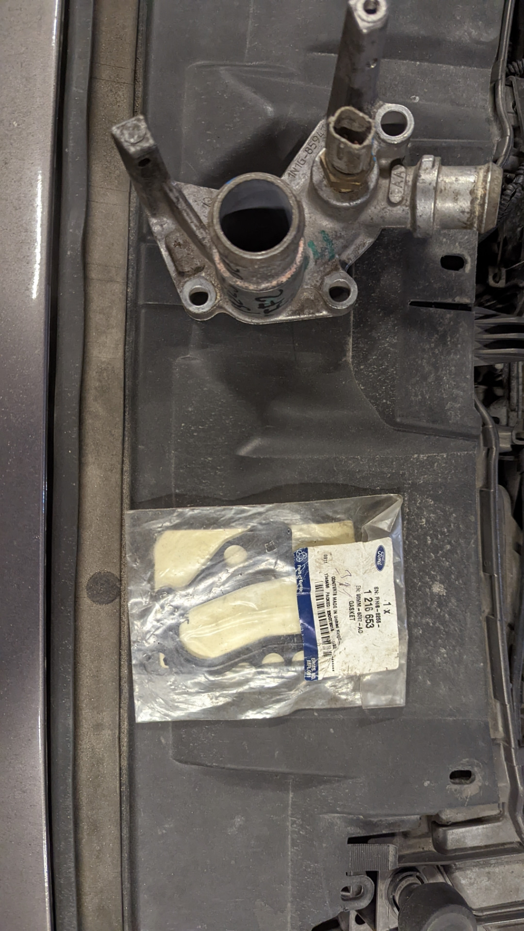 Замена фланца ОЖ — Ford Focus Wagon III, 1,6 л, 2011 года | визит на ...