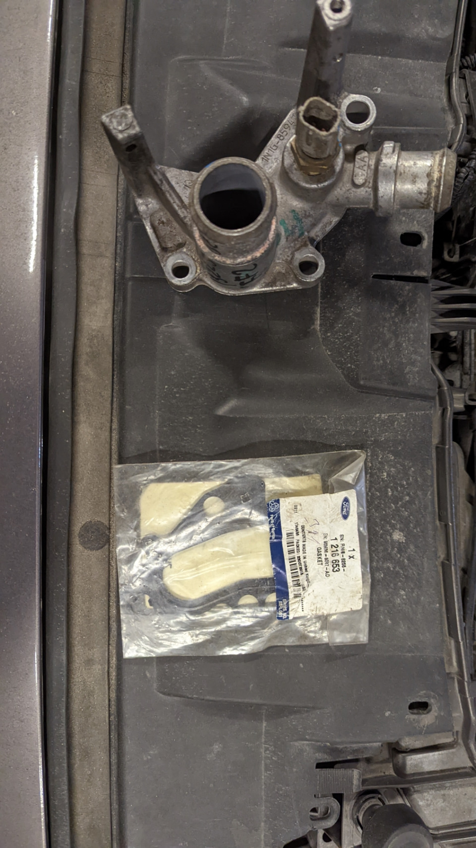 Замена фланца ОЖ — Ford Focus III Wagon, 1,6 л., 2011 года | визит на ...