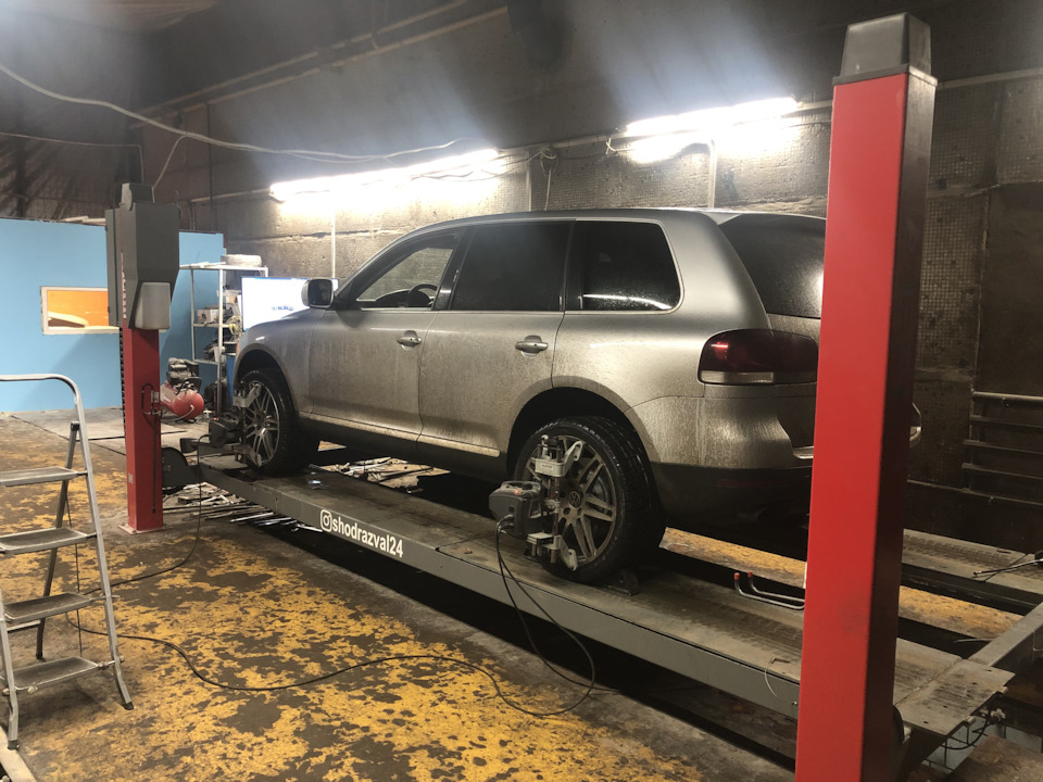 Сайлентблоки нижних рычагов — Volkswagen Touareg (1G), 4,2 л, 2004 года ...
