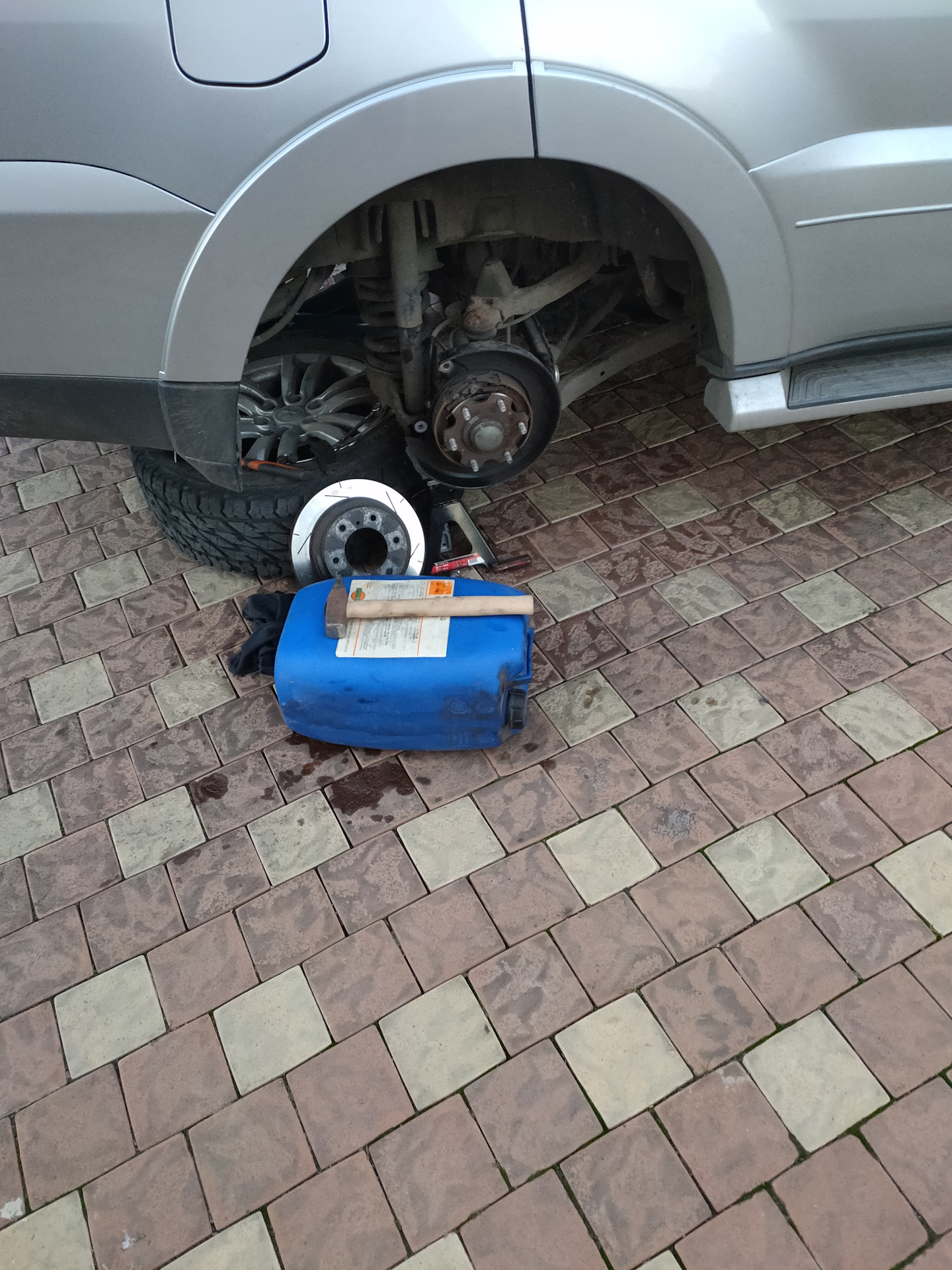 Замена колодок Akebono керамика — сервис суппортов — Mitsubishi Pajero ...