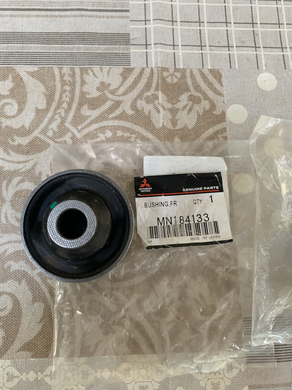 Замена заднего саленблока передних рычагов — Mitsubishi Outlander XL, 2 ...