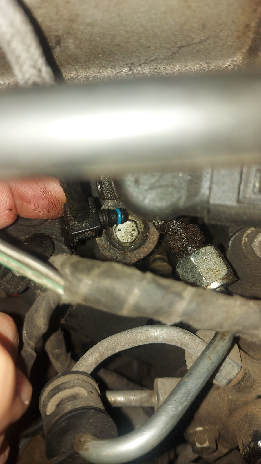 Замена уплотнительных колечек трубки обратки — Ford Focus II Wagon, 1,8 ...