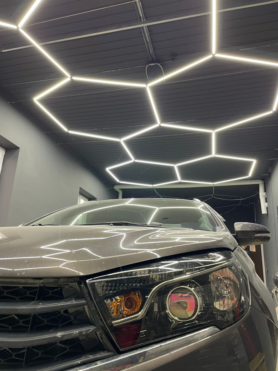 Светодиодная BI-LED линза в Lada Vesta тюнинг оптики — Lada Vesta SW (1G), 1,6 л, 2019 года ...