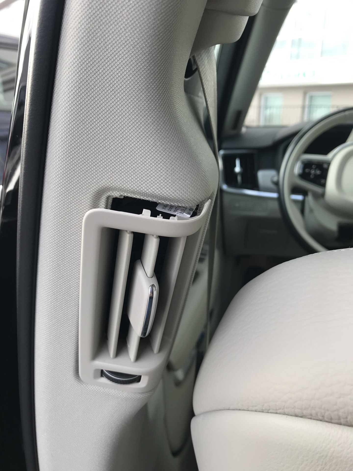 Дефлектор воздуховода заднего пассажира — Volvo V90 (2G), 2 л, 2017 ...