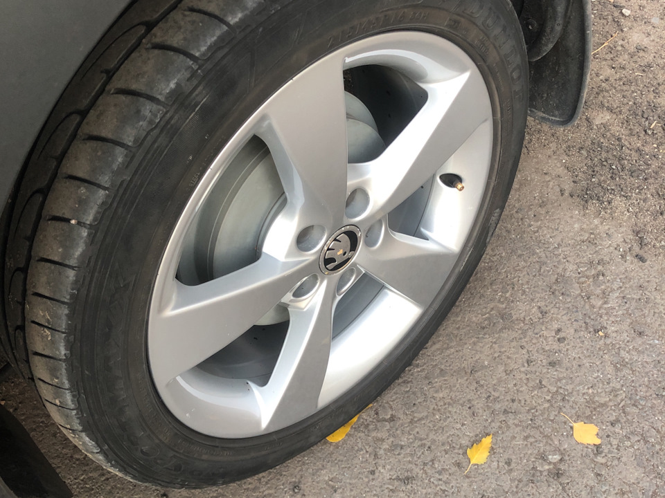Продам колёса на Шкоду рапид — Skoda Rapid (1G), 1,6 л, 2021 года ...