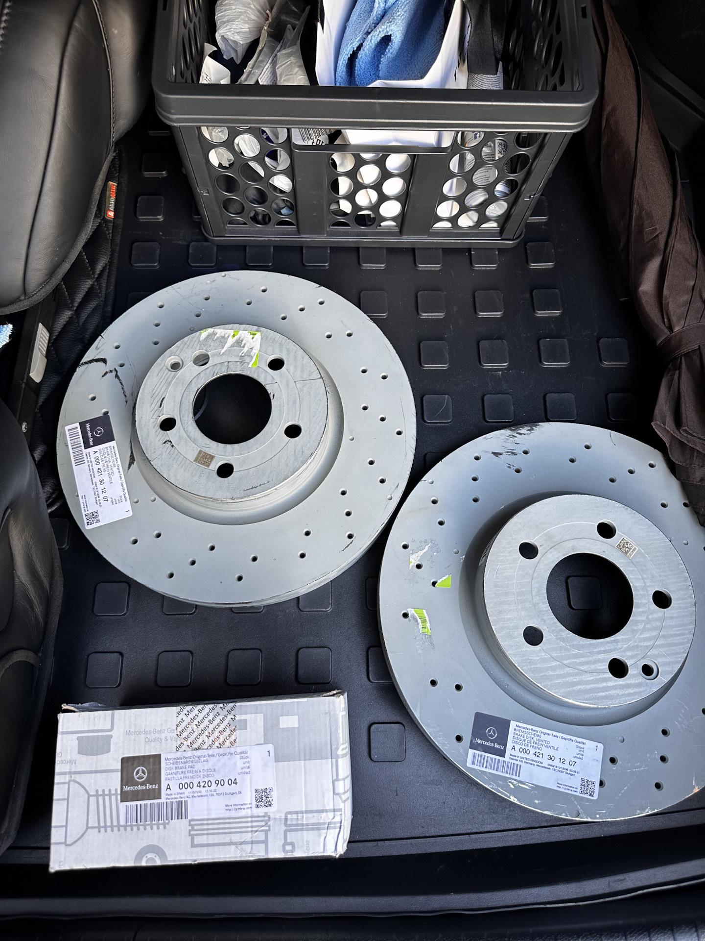 Замена тормозных дисков — Mercedes-Benz E-Class (W212), 3,5 л, 2014 ...