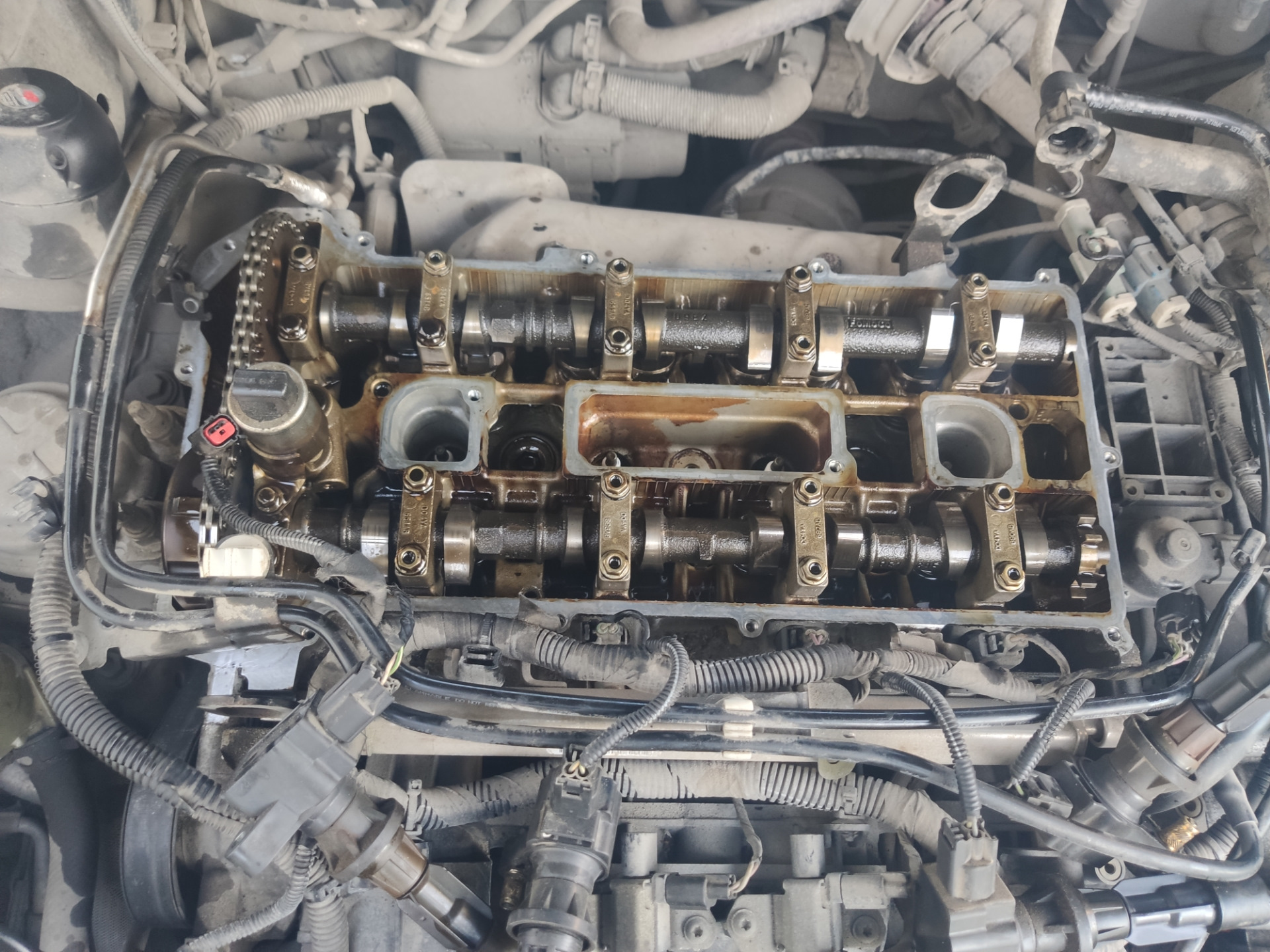 Что то начала подтекать клапанная крышка. — Ford Mondeo IV, 2,3 л, 2012 ...