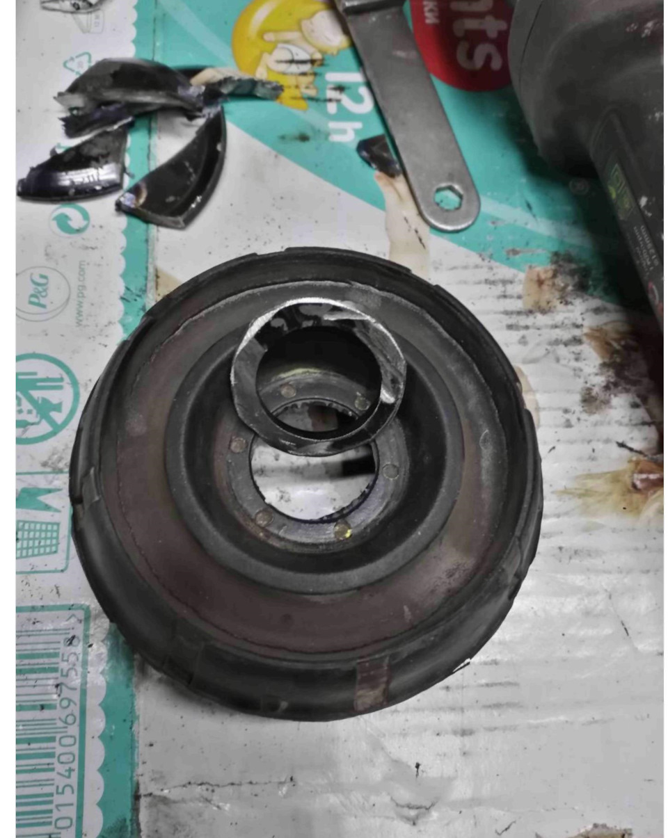 Устранение люфта опоры амортизатора на рено — Renault Duster (1G), 2 л ...