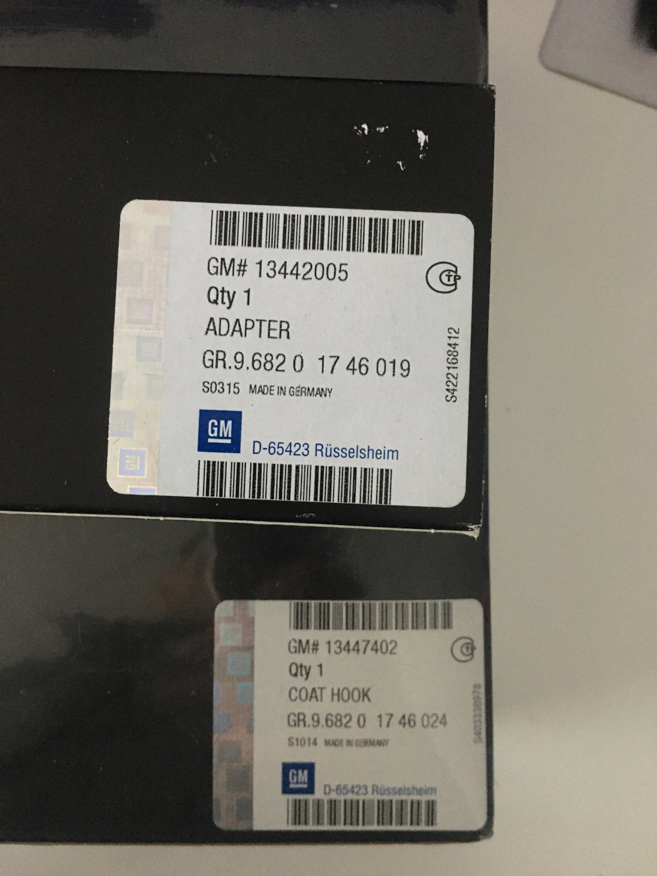 13447402 Подвес для одежды подголовника GM | Запчасти на DRIVE2