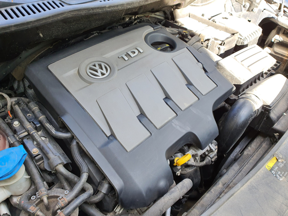 Крышка для двигателя — Volkswagen Caddy (3G), 2 л, 2013 года ...