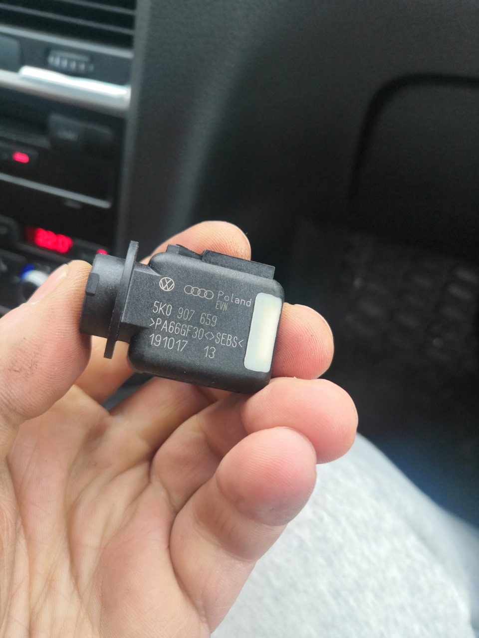 Датчики качества воздуха g238 — Audi Q7 (1G), 3 л, 2010 года | другое | DRIVE2