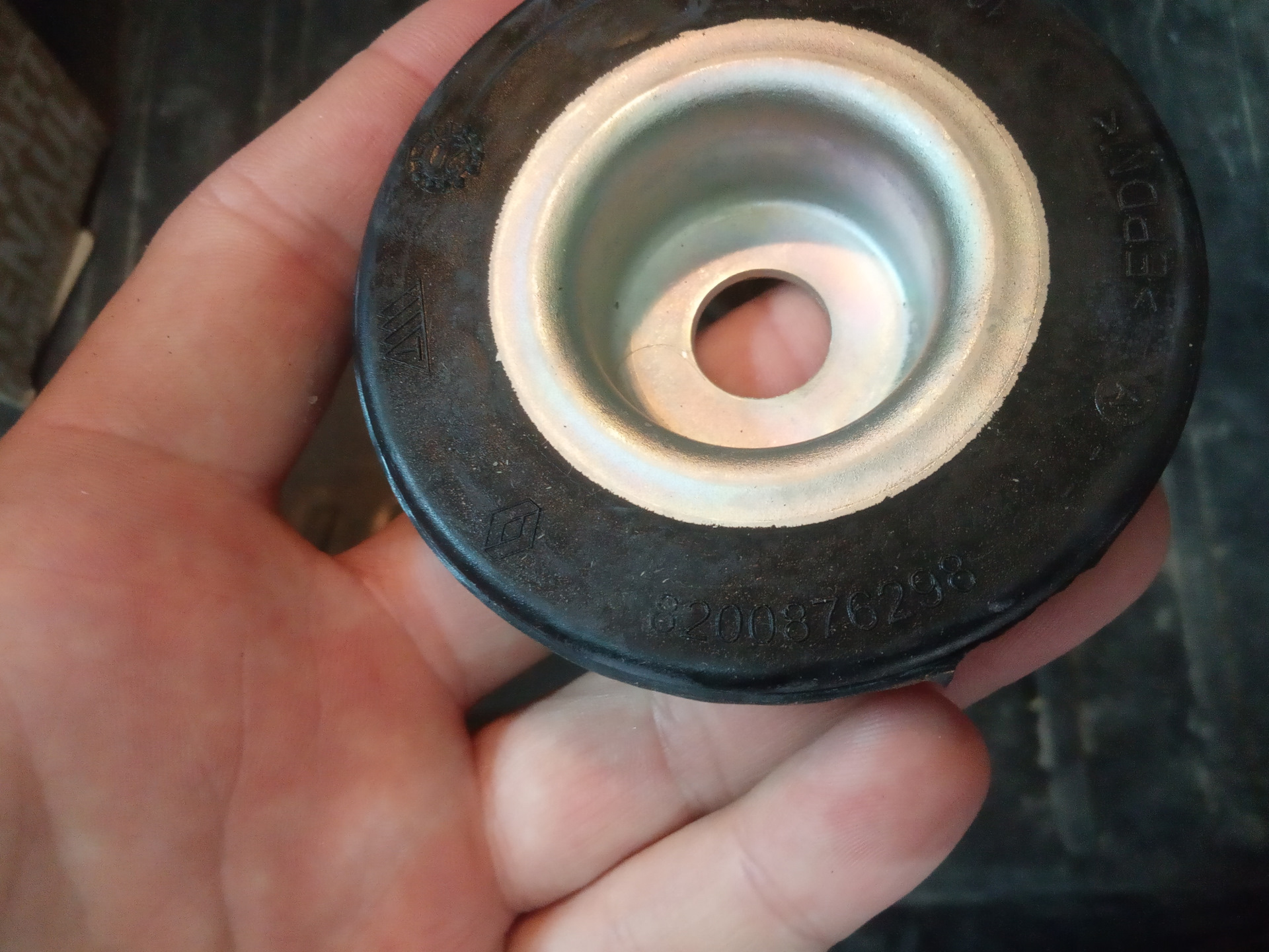 Замена передних стоек и ступичного подшипника — Renault Logan (1G), 1,6 ...