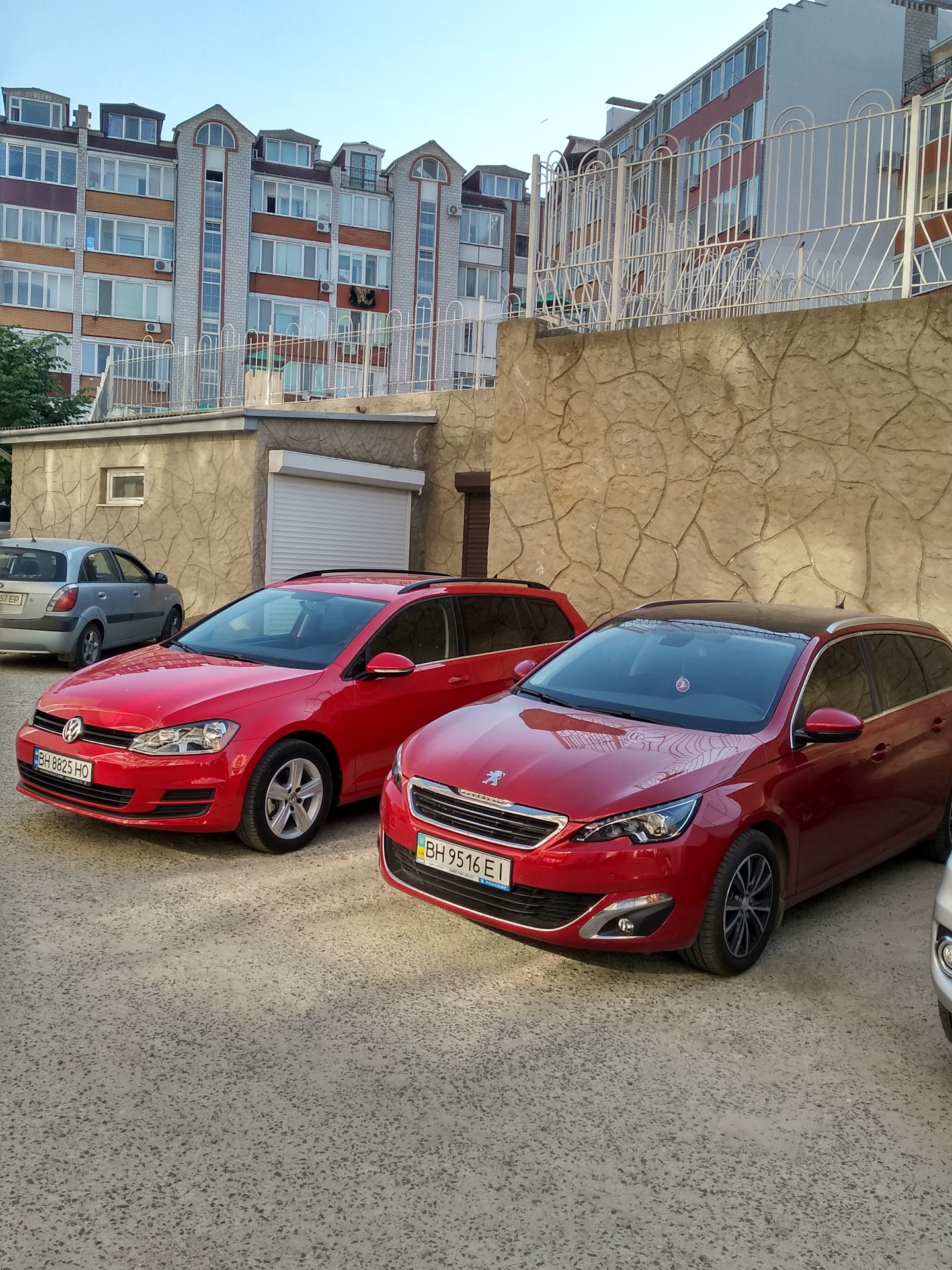 Конкуренты:-) — Peugeot 308 SW (2G), 1,6 л, 2017 года | просто так | DRIVE2