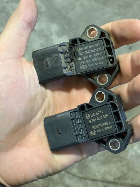 03G906051E Датчик давления воздуха во впускном коллекторе / AUDI, SEAT ...