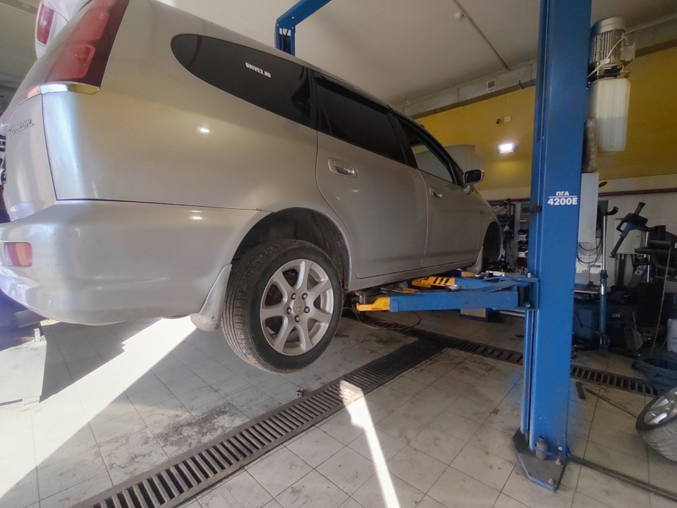 Амортизаторы передние — Honda Stream (RN1-5), 1,7 л, 2000 года | визит ...