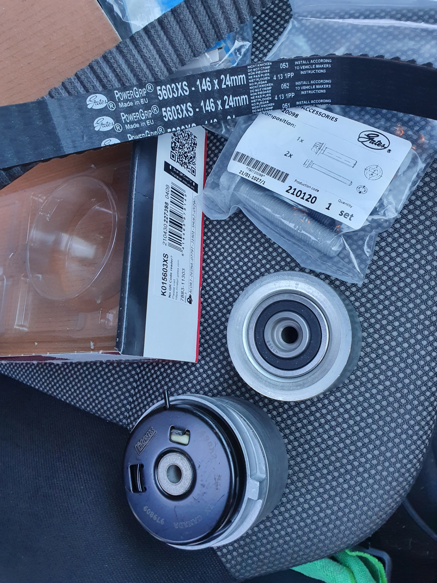 Течь под крышкой ГРМ — Opel Zafira B, 1,8 л, 2014 года | визит на ...