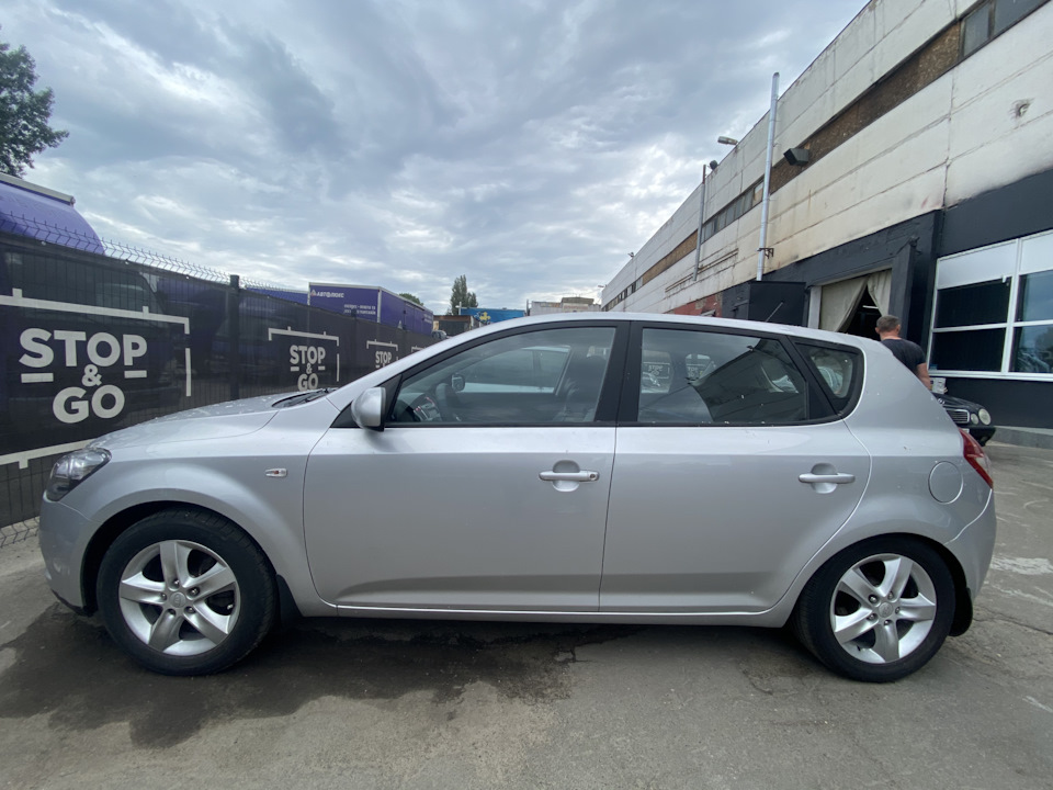 Кia Ceed на дисках R17 — KIA Ceed (1G), 1,4 л, 2010 года | колёсные ...