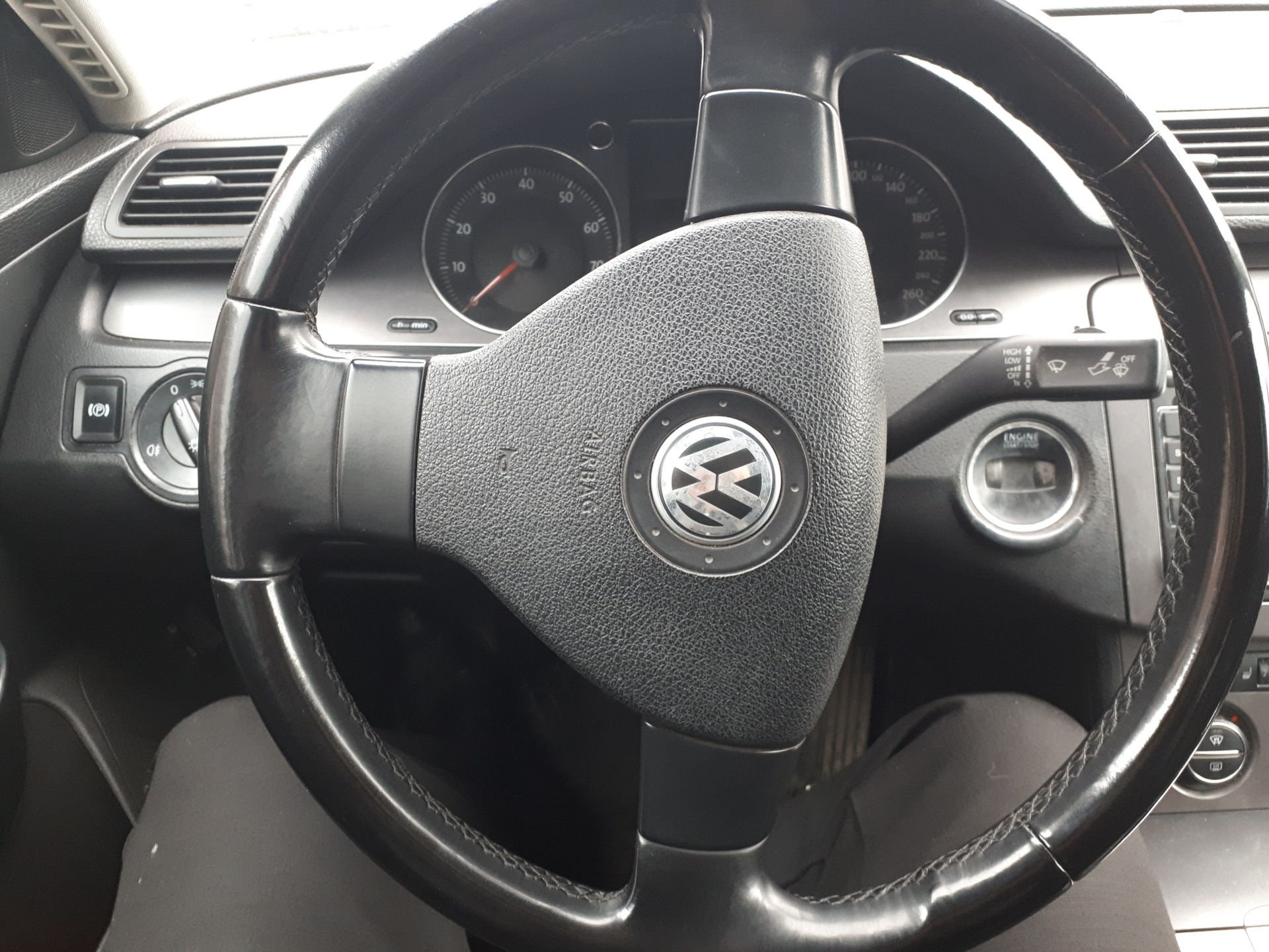 Установка руля от Тигуана — Volkswagen Passat B6, 1,6 л, 2008 года ...