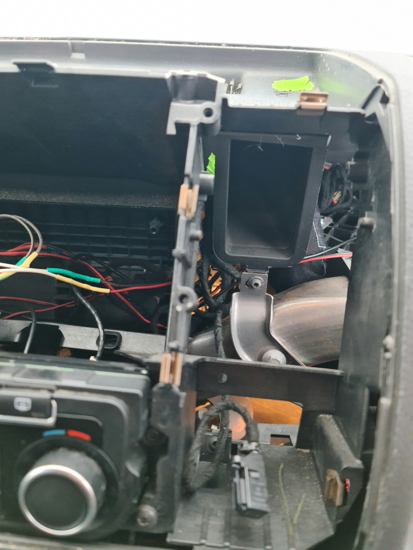 V159 заслонка со стороны пассажира — Volkswagen Caravelle (T5), 2 л ...